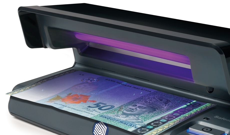Counterfeit Detector - Safescan 70 Black - UV, White Light Verification ...